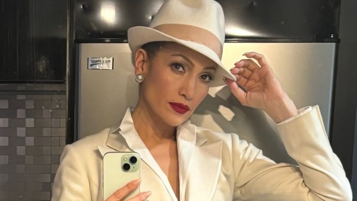 Fans Can't Get Enough of Jennifer Lopez's New Dressing Room Photos ...