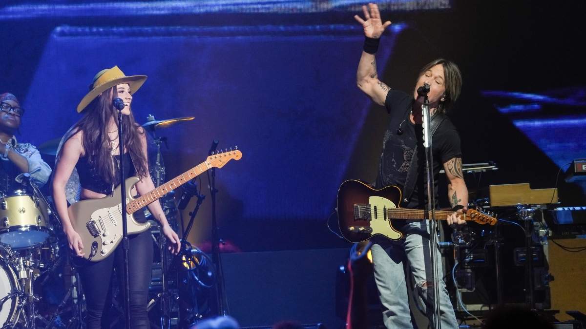 Keith Urban's Guitarist Is 'Milking the Moment' Amid Romance Rumors ...