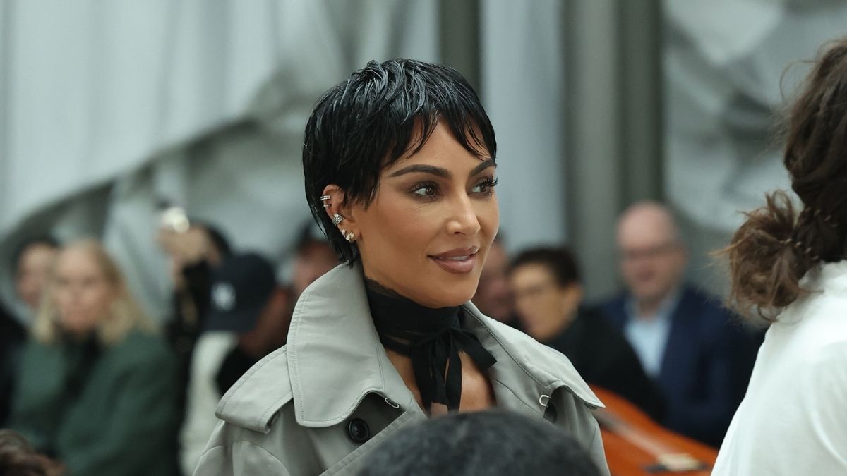 Kim Kardashian Debuts Pixie Haircut, Fans Call Her 'Kris Jenner Jr ...