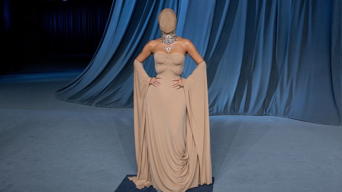 Kim Kardashian’s Masked Look Is ‘Most Moronic Thing' - Mandatory