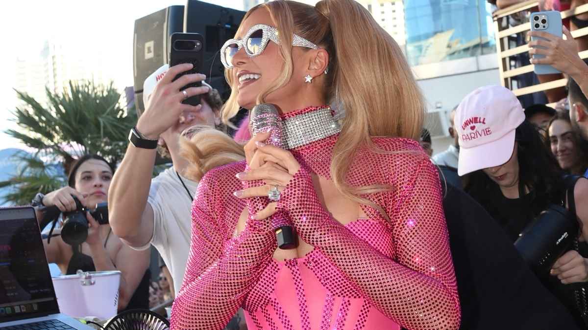 Paris Hilton Wearing Pink Corset Bodysuit Has Fans Saying 'That's Hot ...