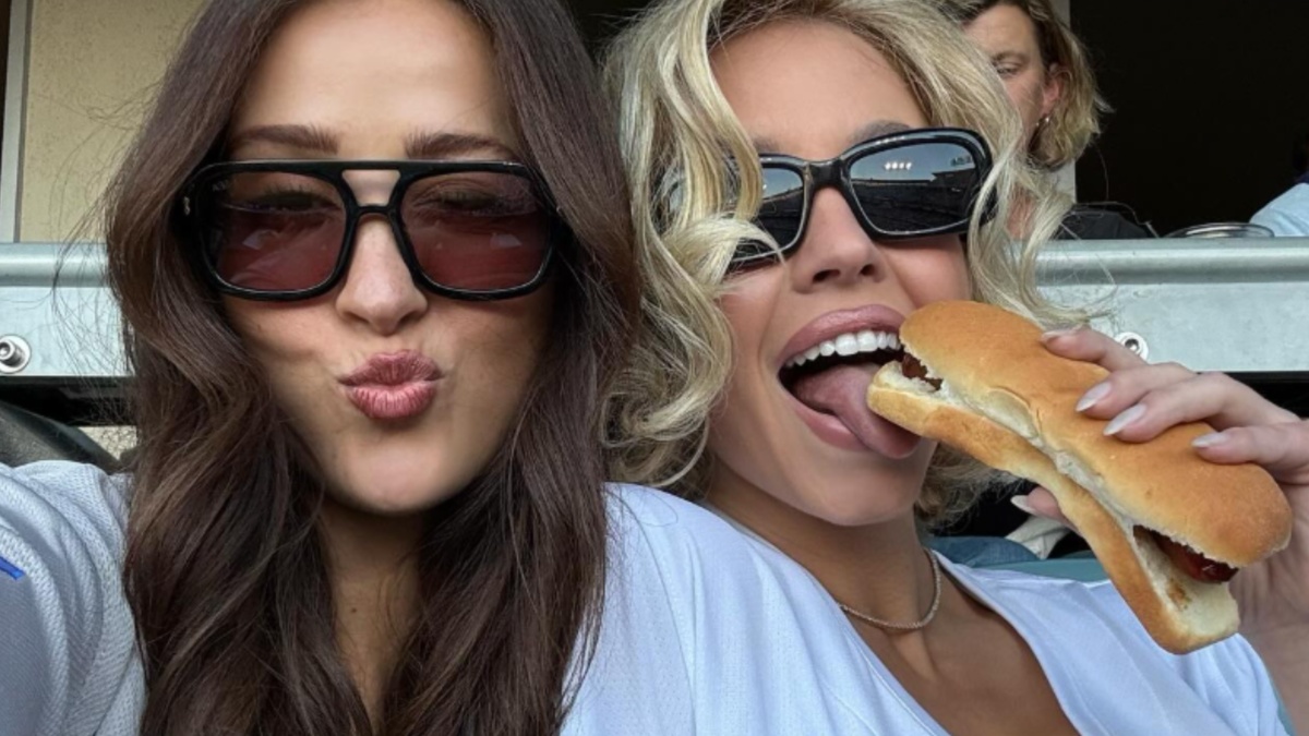 Sydney Sweeney Enjoys Hot Dogs at Dodgers Game - Mandatory