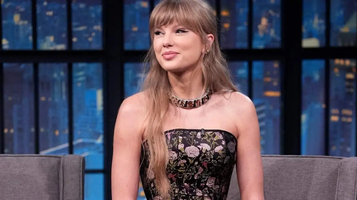 Taylor Swift Wearing Red Two-Piece Showgirl Costume Has Fans Saying ...