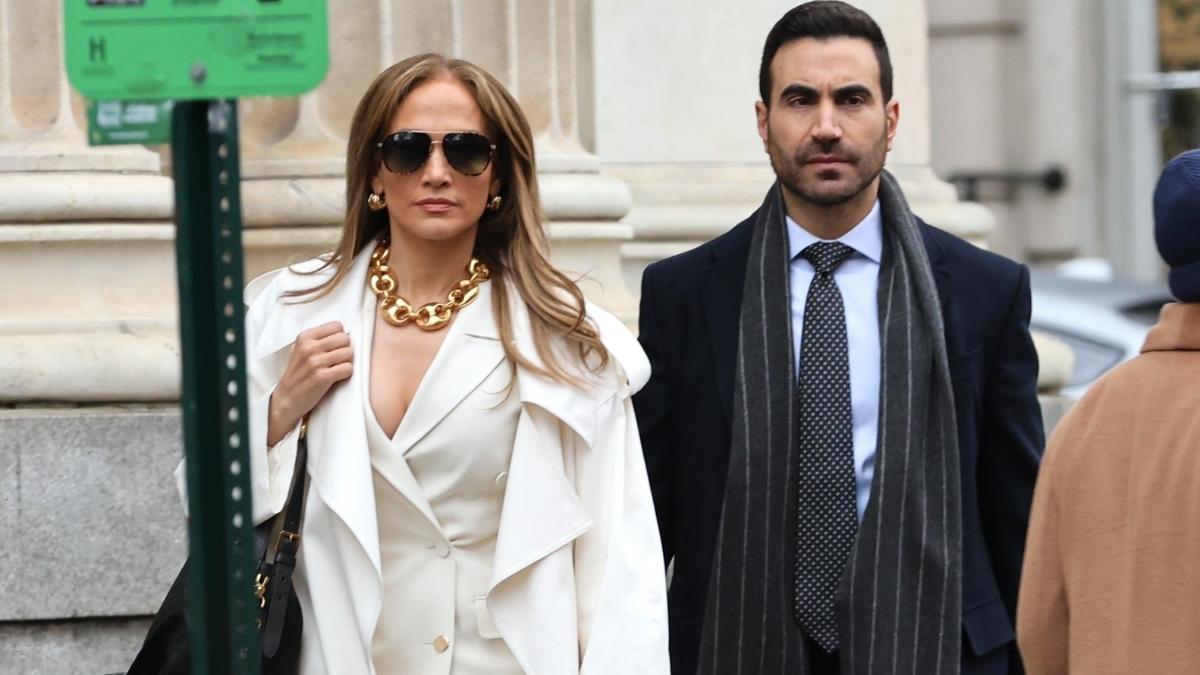 Jennifer Lopez Declares Brett Goldstein Her Best Kisser Yet After ...