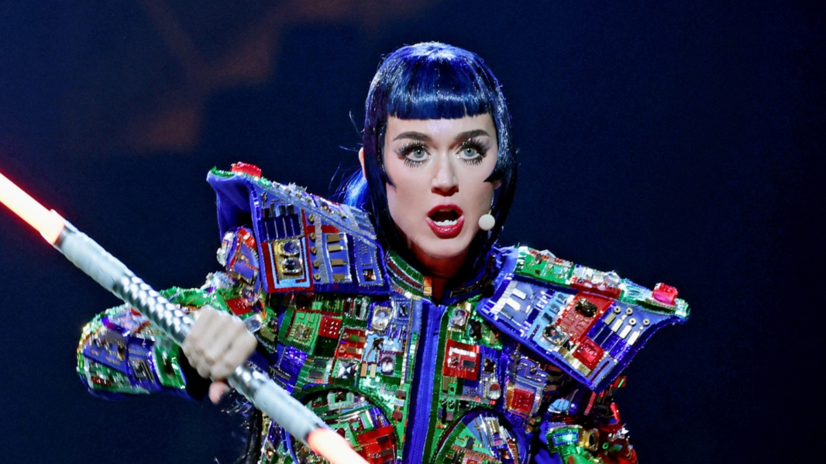 Katy Perry Makes Failed ‘Cake Face’ Attempt in Viral Birthday Clip ...