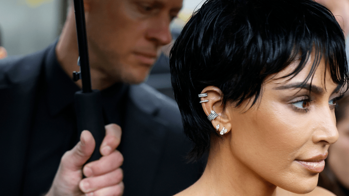 'Young Version of Kris': Kim Kardashian Debutes Pixie Hairstyle in New ...