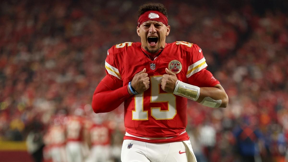 Patrick Mahomes' Reaction to Travis Kelce's TD Goes Viral - Mandatory