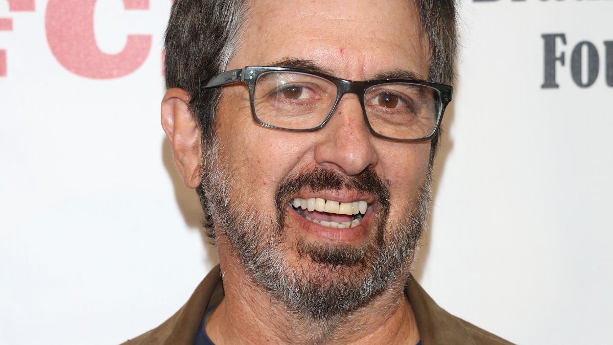 Kate Hudson’s Hit Netflix Show Adds Ray Romano To Replace Cast Member ...