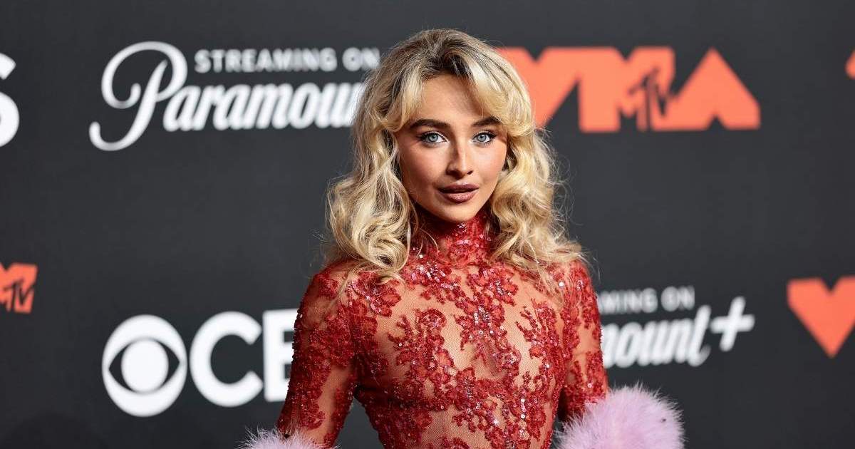 Sabrina Carpenter 'Arrests' Joe Keery & Fans Can't Stop Shipping Them ...
