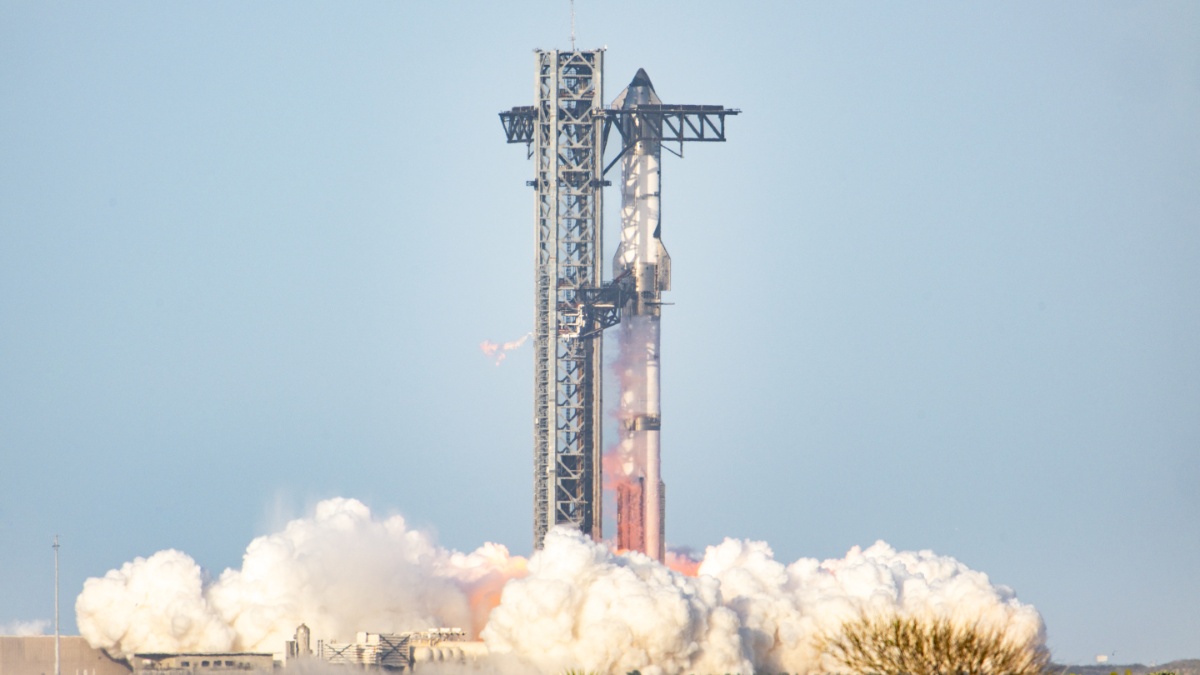 Elon Musk's SpaceX Sends 11th Starship Rocket Into Space in New Video ...