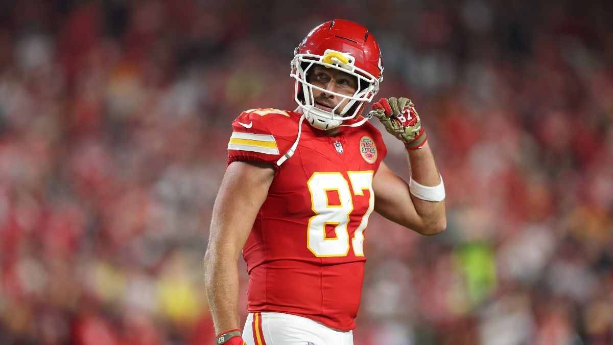 Travis Kelce's Pre-Game Practice Has Fans Calling Him 'Lightning ...
