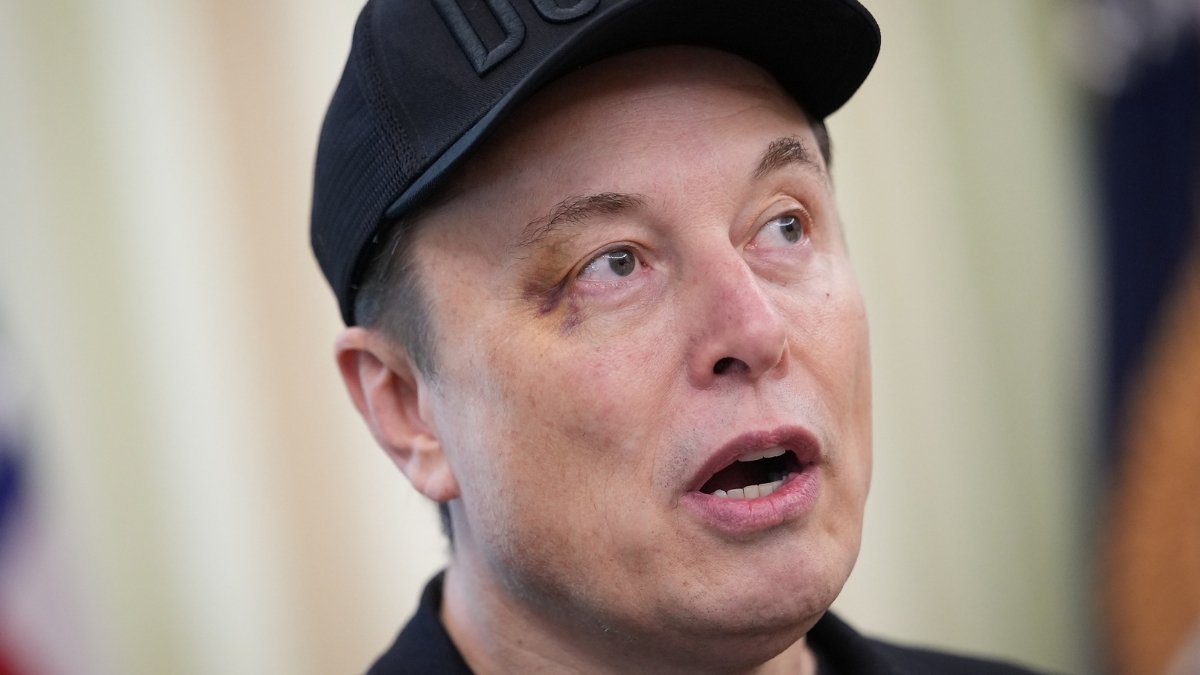 Elon Musk Open for Grok AI & Apple Team up To Improve Siri - Mandatory