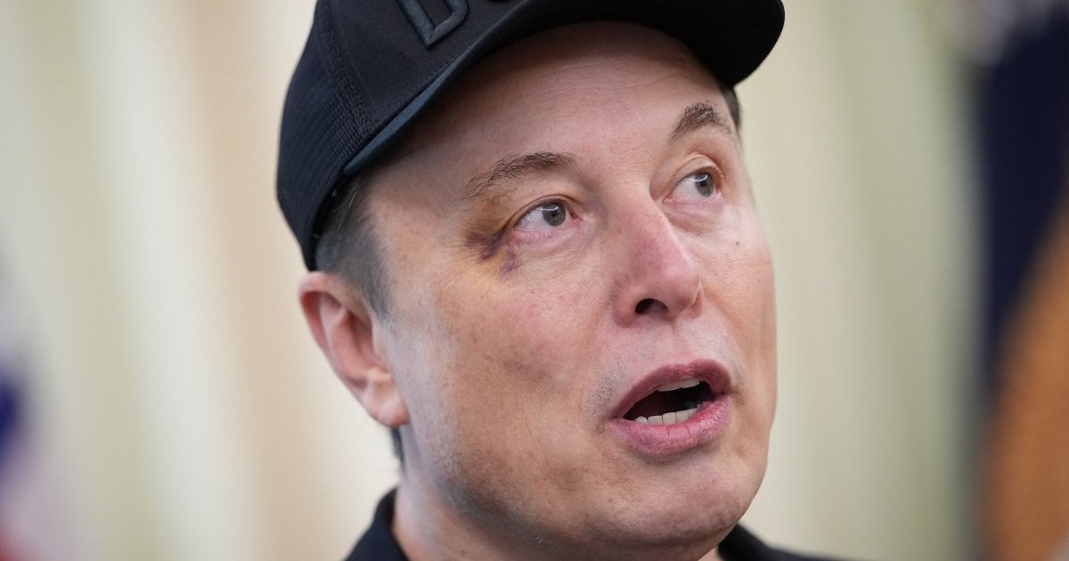 Elon Musk Open for Grok AI & Apple Team up To Improve Siri - Mandatory