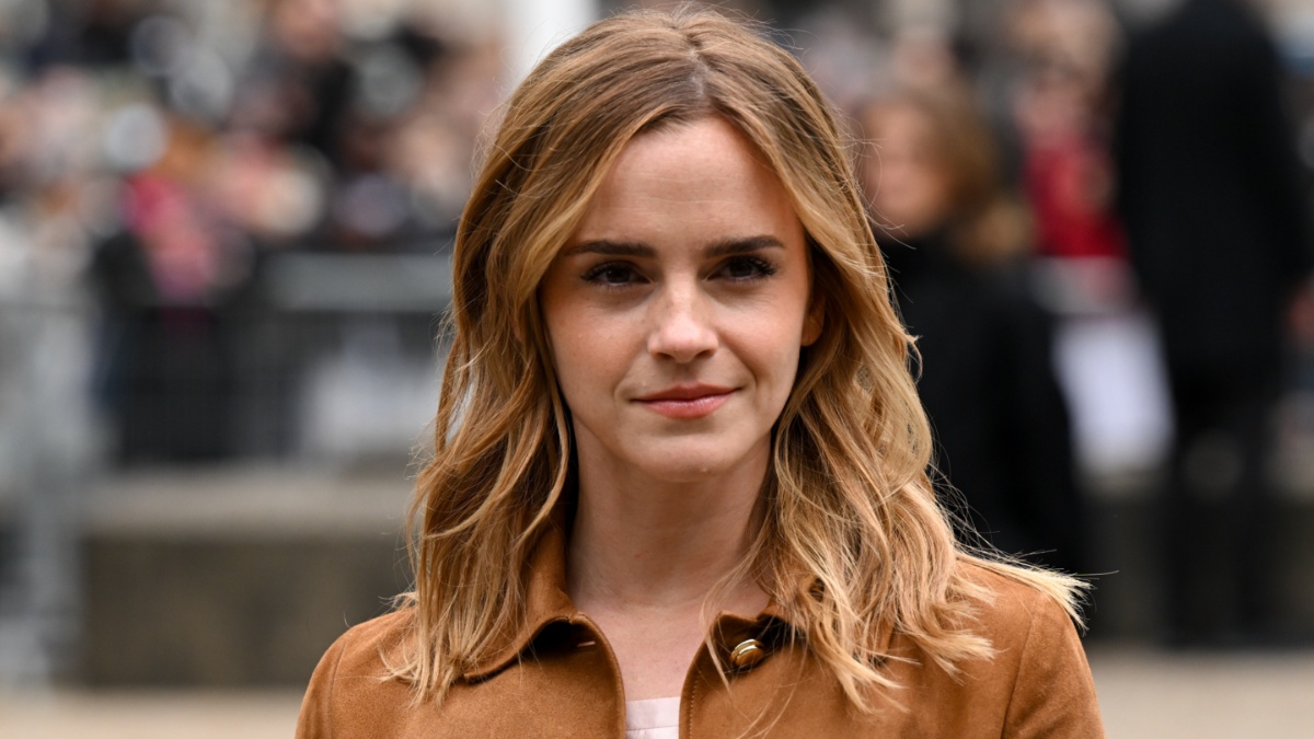 Emma Watson Clocks in Winter With Sweater Attire - Mandatory