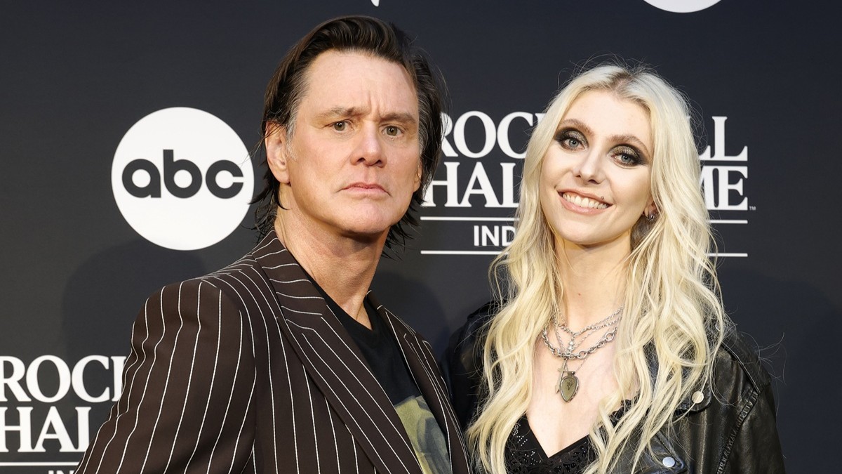 Jim Carrey & Taylor Momsen’s Reunion 25 Years After The Grinch Is ...