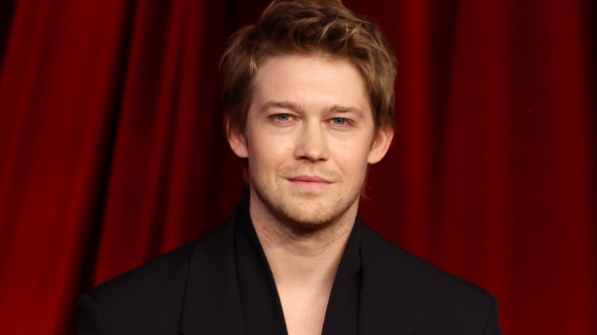 Joe Alwyn Showcasing Toned Midriff in GQ Photos Is 'So Hot' - Mandatory