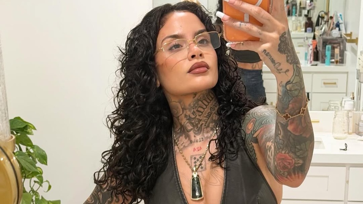 Kehlani Showcases Her Toned Abs in Bold Top - Mandatory
