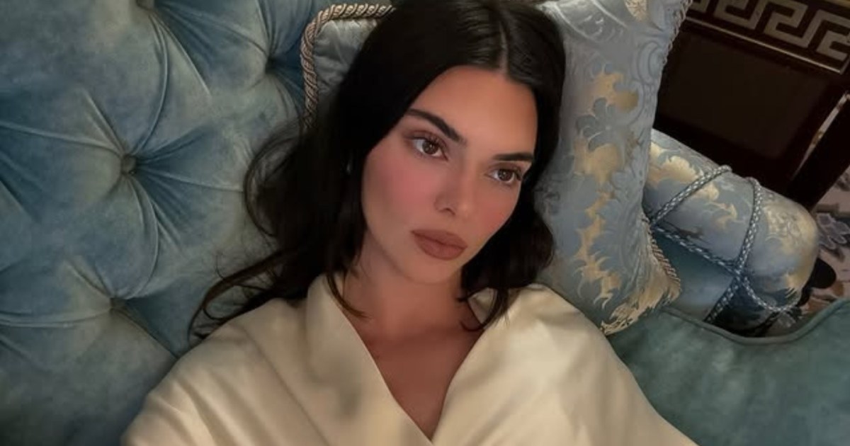 Kendall Jenners Mirror Selfie In Just Towel Is Impossible To Ignore 9447