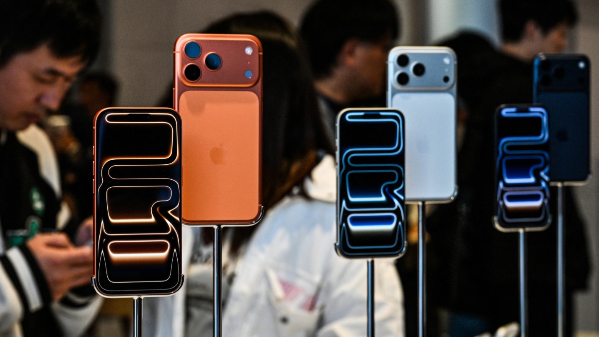 Apple Launches $230 'iPhone Pocket' & It's Not What You Think - Mandatory