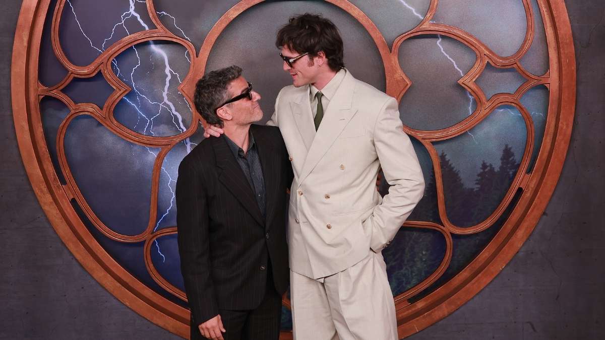 Oscar Isaac & Jacob Elordi's Photo Has Fans Saying 'Now Kiss' - Mandatory