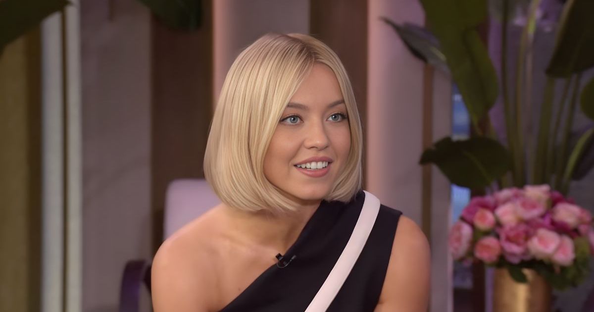 Sydney Sweeney 'Ripped' Her Pants During Sky Diving - Mandatory