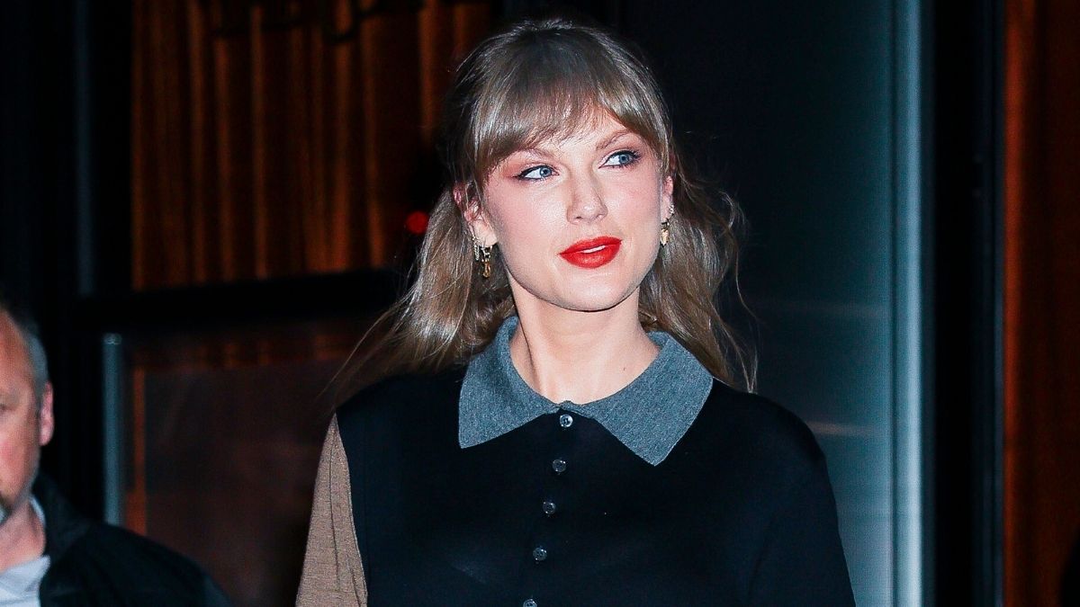 Taylor Swift Is Travis Kelce’s ‘Good-Luck Charm’ in Game Day Attire ...
