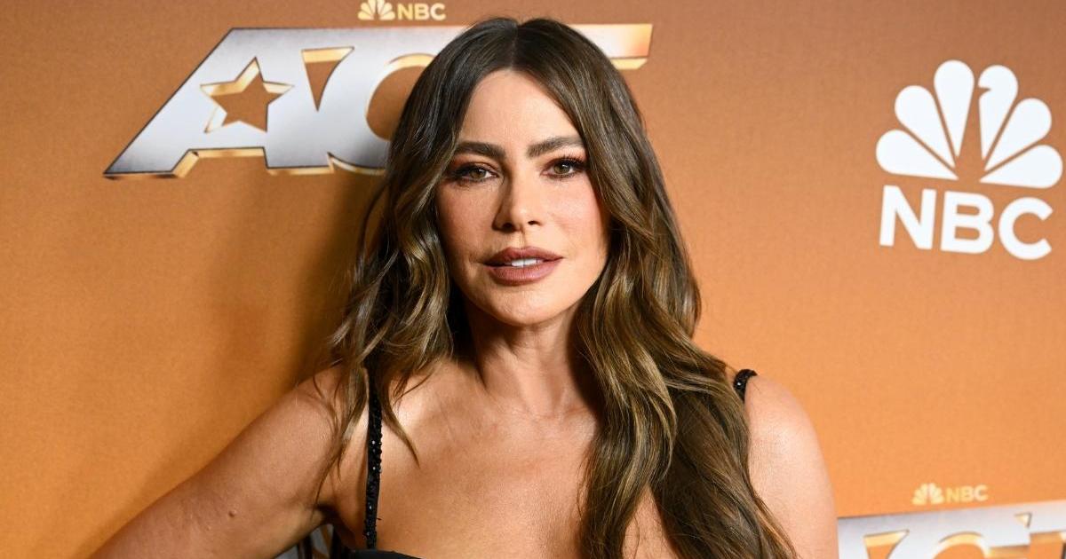Sofia Vergara Wearing Bustier Top Has Fans Calling Her 'Icon' - Mandatory