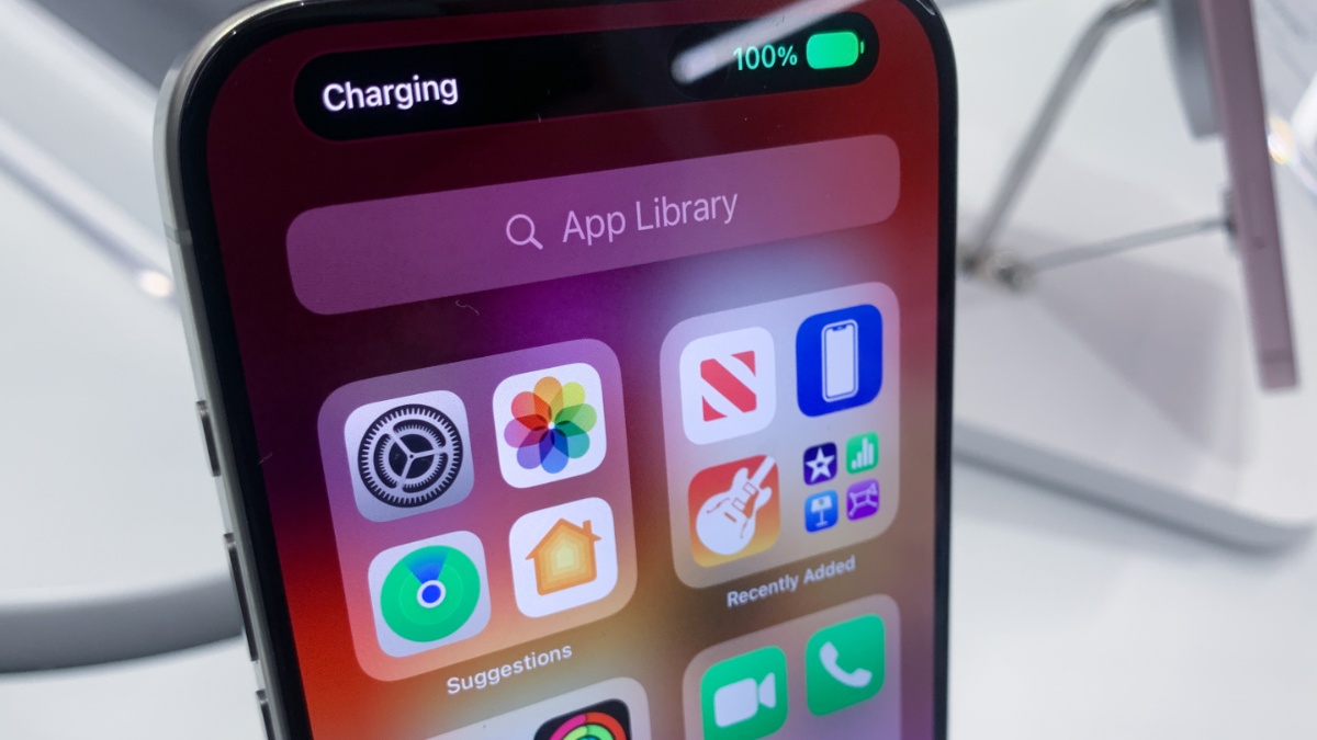 Apple Explains Why iOS 26.1 Can Drain iPhone Batteries Faster - Mandatory