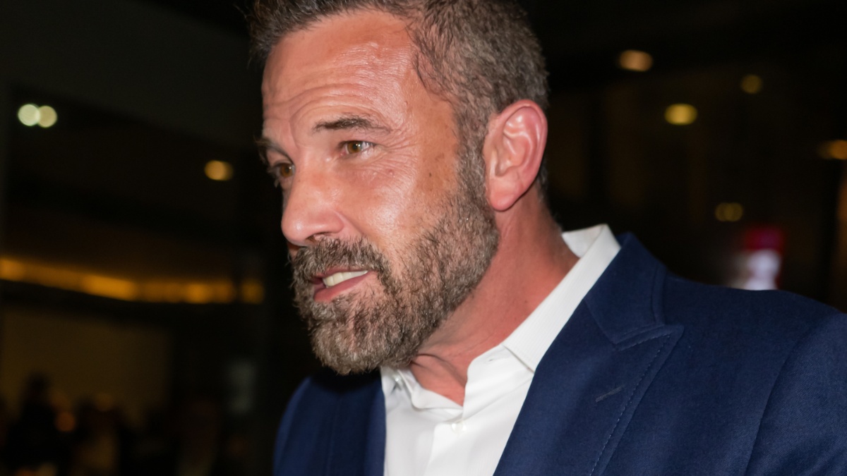 Ben Affleck’s Smoke Break Sparks New Meme Wave - Mandatory