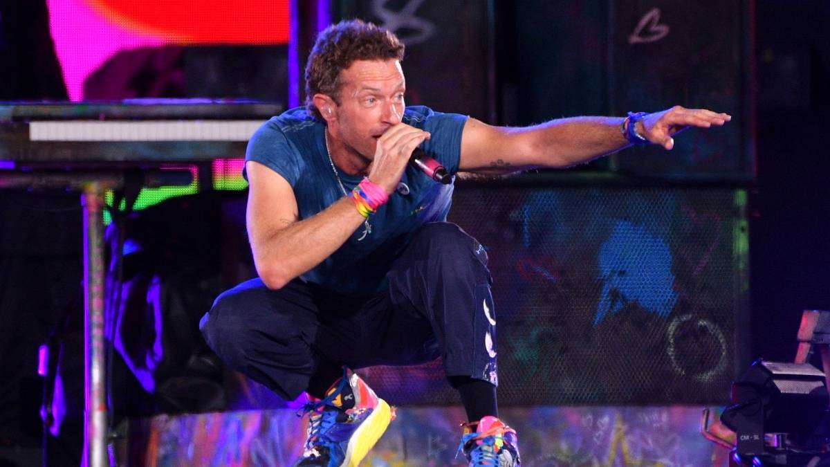Chris Martin Spotted With 28-Year-Old Influencer But There's a Catch ...