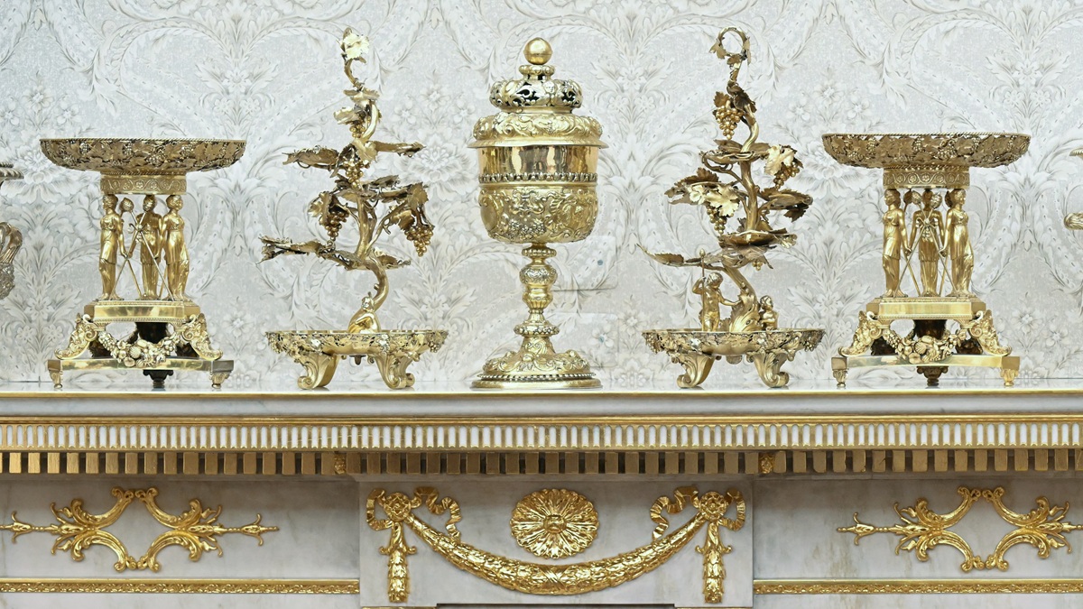 Donald Trump Finally Addresses Rumor His Gold White House Decorations ...