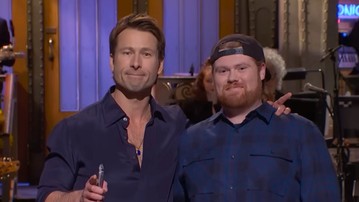 Glen Powell Brings Mystery Guest Onstage for His SNL Debut - Mandatory