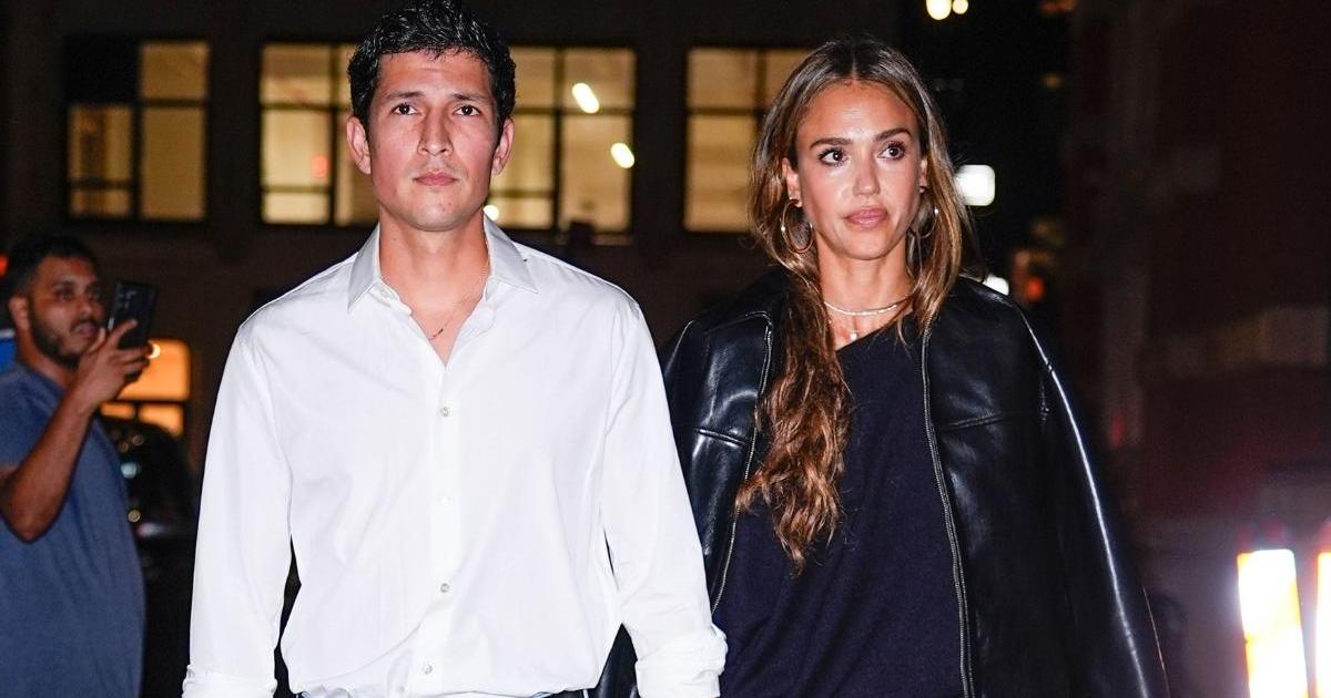 Jessica Alba & 33-Year Old Danny Ramirez Go Instagram Official - Mandatory