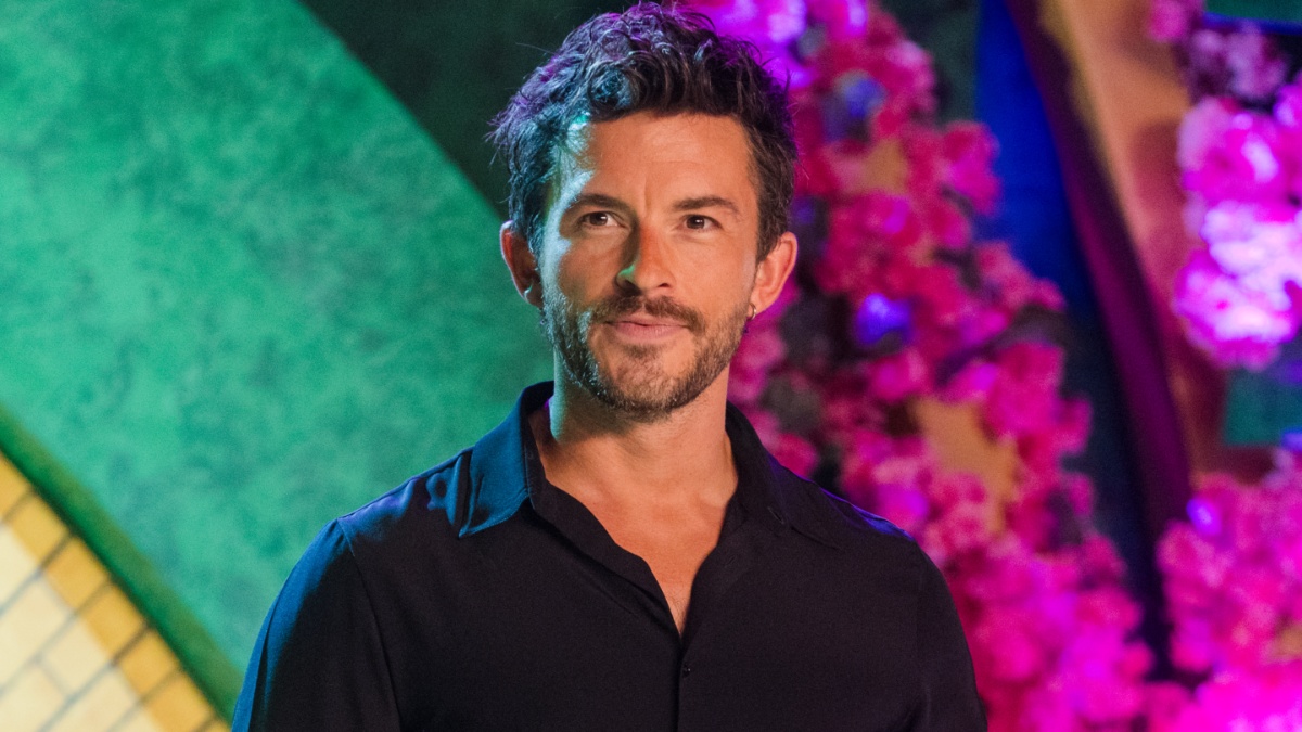 Jonathan Bailey Shares His Thoughts on Having Kids - Mandatory