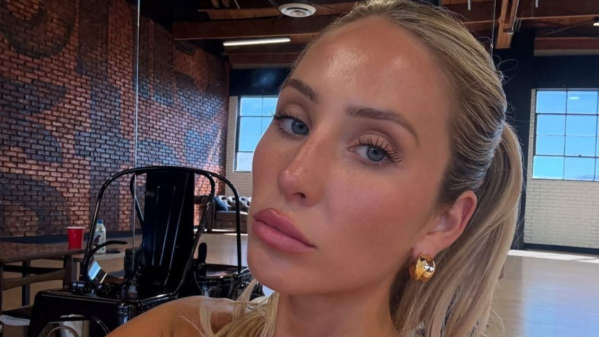 Alix Earle’s Bikini Thong Is Perhaps the Highlight of Her Photo - Mandatory