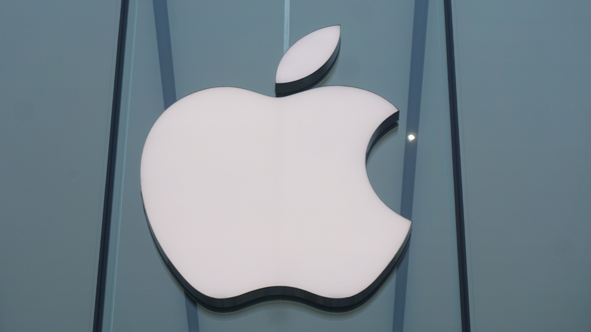 YouTuber Leaks 'First Look' at Apple’s New iPhone Fold - Mandatory
