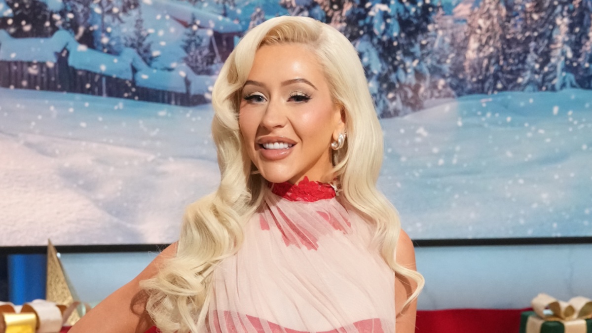Christina Aguilera Goes All In With Skin-Tight Red Shorts - Mandatory