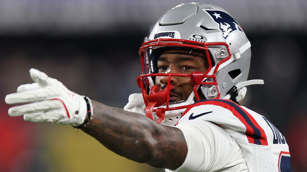 Stefon Diggs’ Adorable Post-Game Search for Cardi B Has Fans Melting ...