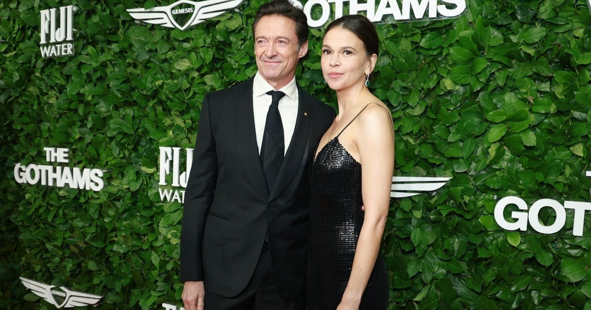 Hugh Jackman & Girlfriend Sutton Foster Twin in Black During Red Carpet ...