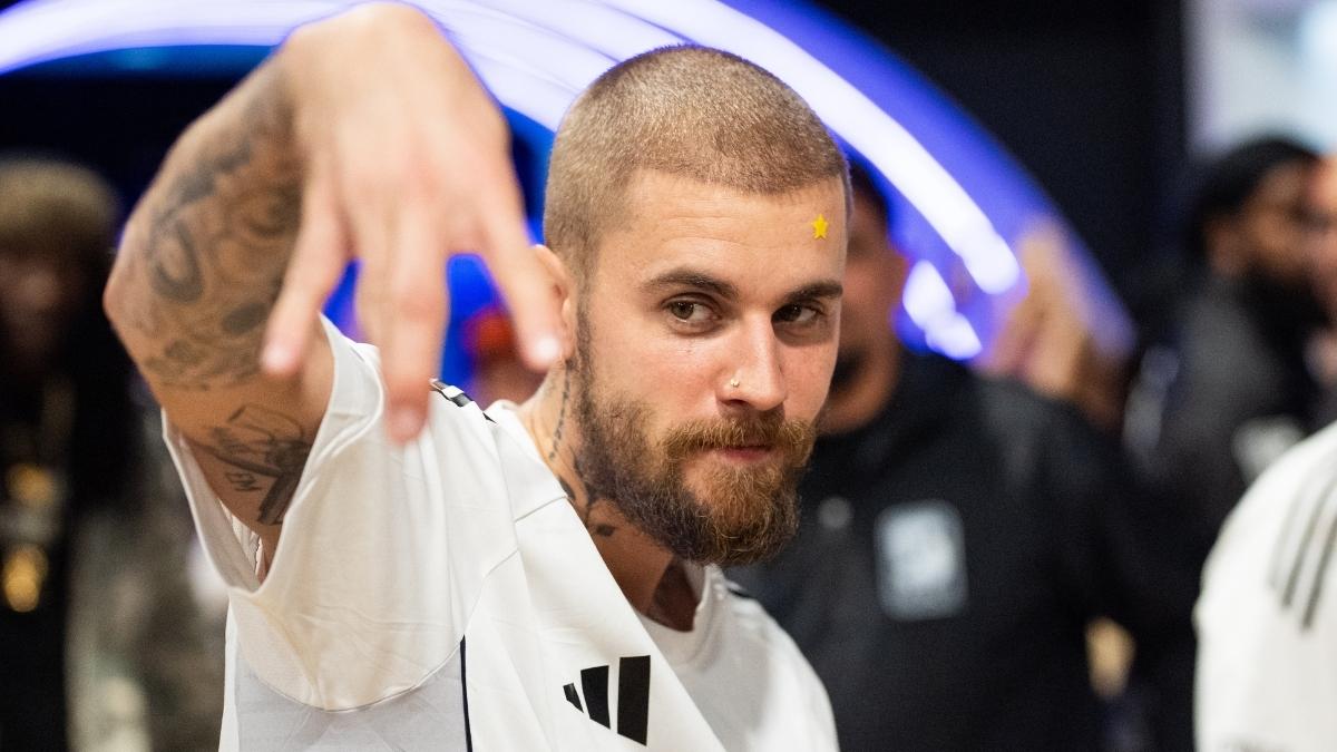 Justin Bieber Threatens Apple Staff Over Frustrating iPhone Feature ...