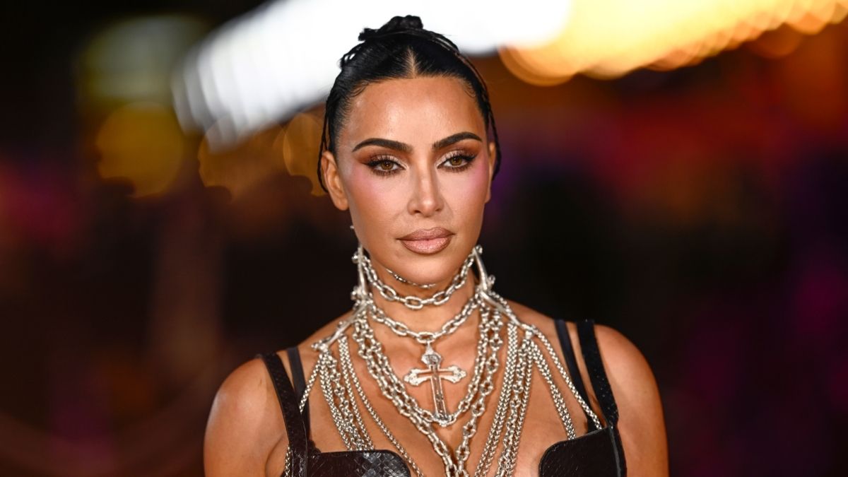 Kim Kardashian in Christmas Mood With Red Tight Pants - Mandatory