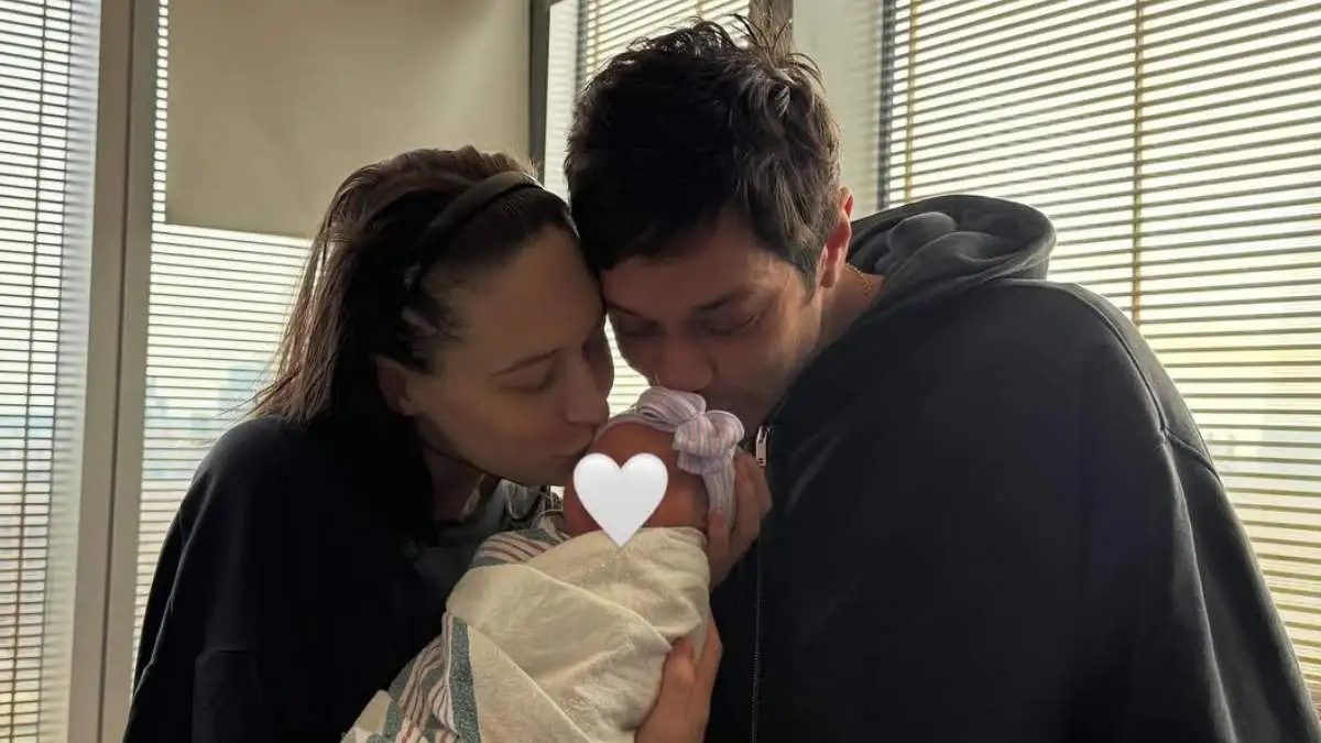 Pete Davidson & Elsie Hewitt Debut Photos of Newborn Daughter - Mandatory