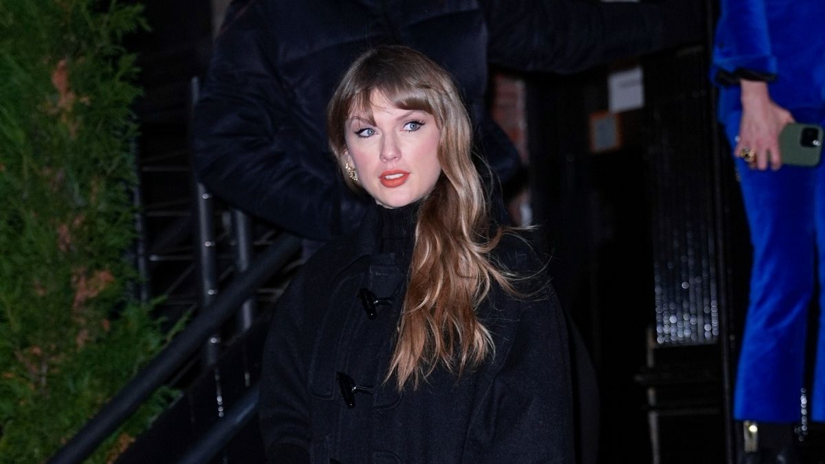 Taylor Swift Wears Nearly $10K Worth of Outfit for NYC Dinner - Mandatory