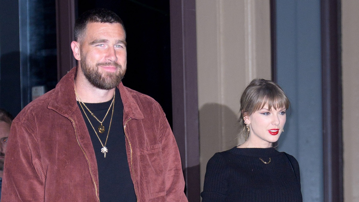 Taylor Swift Spotted Holding a Kid During Travis Kelce's Chiefs Game ...