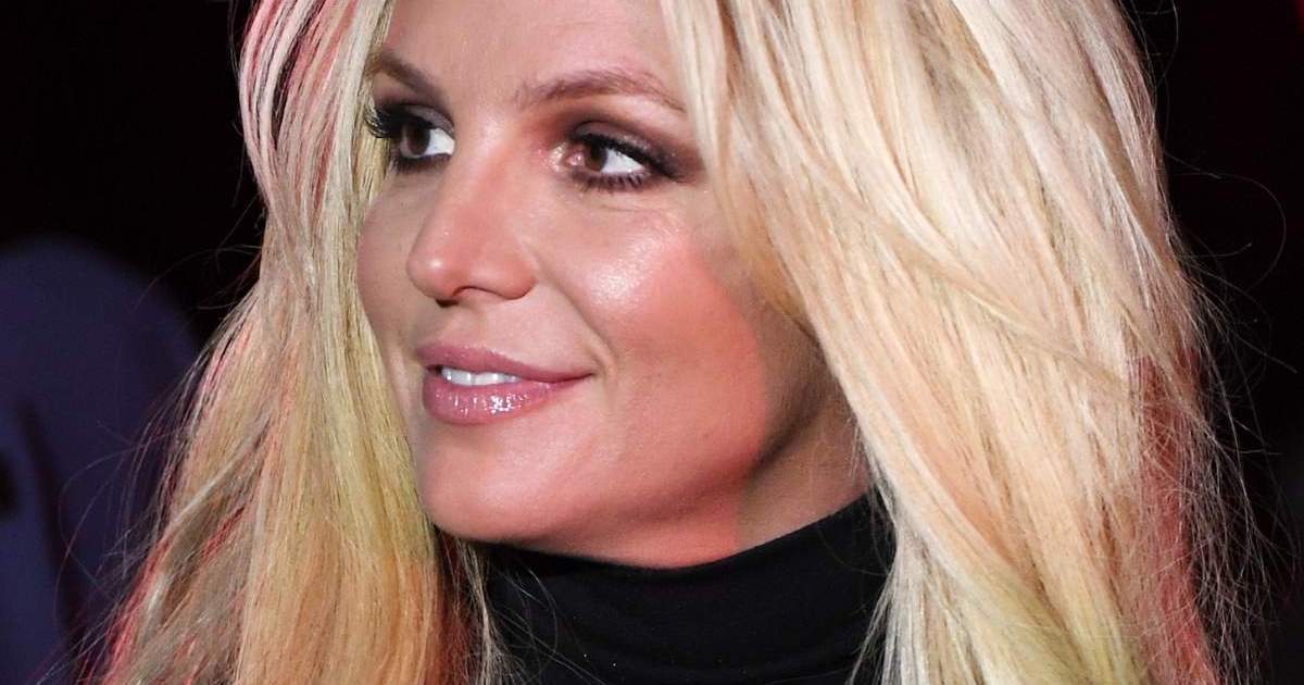 Britney Spears Turns Up the Heat While Posing in Cut-Out Mini-Dress ...