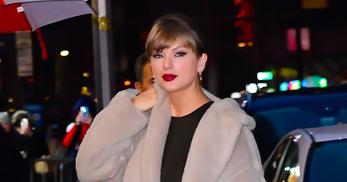 Taylor Swift & Stephen Colbert Dance Video Is Pure ‘Perfection' - Mandatory
