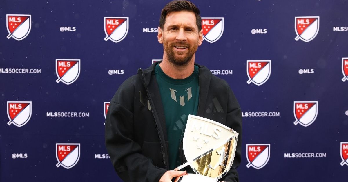Lionel Messi’s English Chat With Ref Has Fans Cracking Up - Mandatory