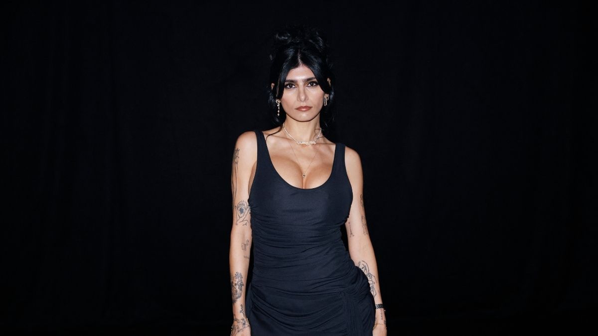 Mia Khalifa Posing in Mini-Skirt Will Make You Look Twice - Mandatory