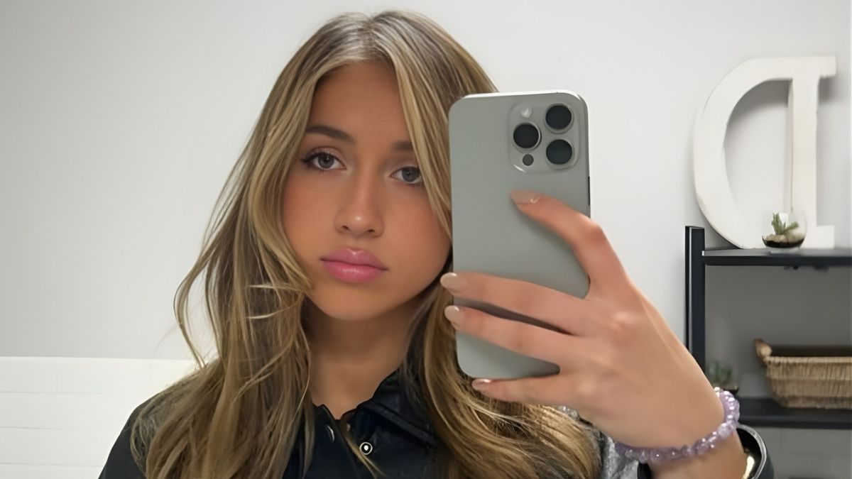 Tate McRae's Gingham Bikini Look Is New Levels of Bold - Mandatory