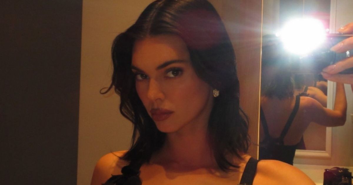 Kendall Jenner Serves Face Card in New Mirror Selfies - Mandatory